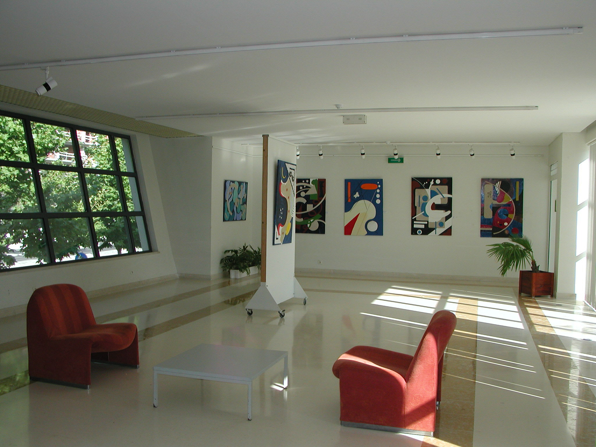 RUNA Artist. Oil and acrylic paintings made by the portuguese artist RUNA